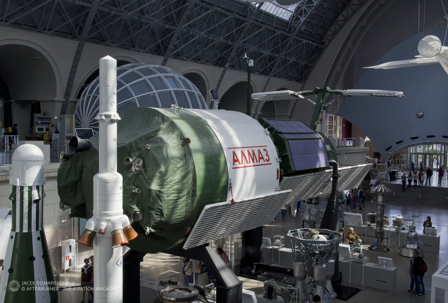 Space Station ´Mir´ - the symbol of Soviet supremacy in space, that ...