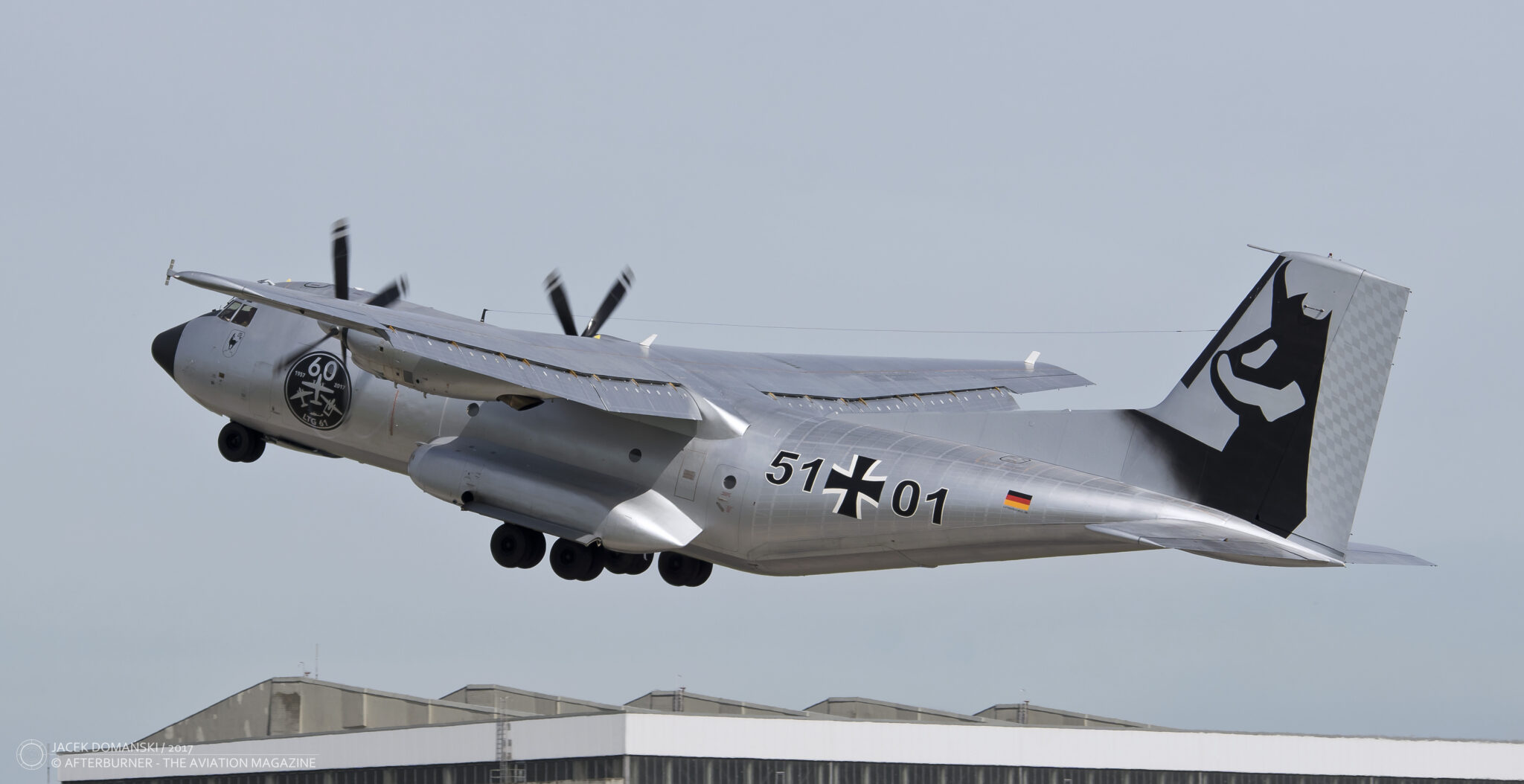 ´Mumbling bee´ - the story of C-160 Transall airlifter
