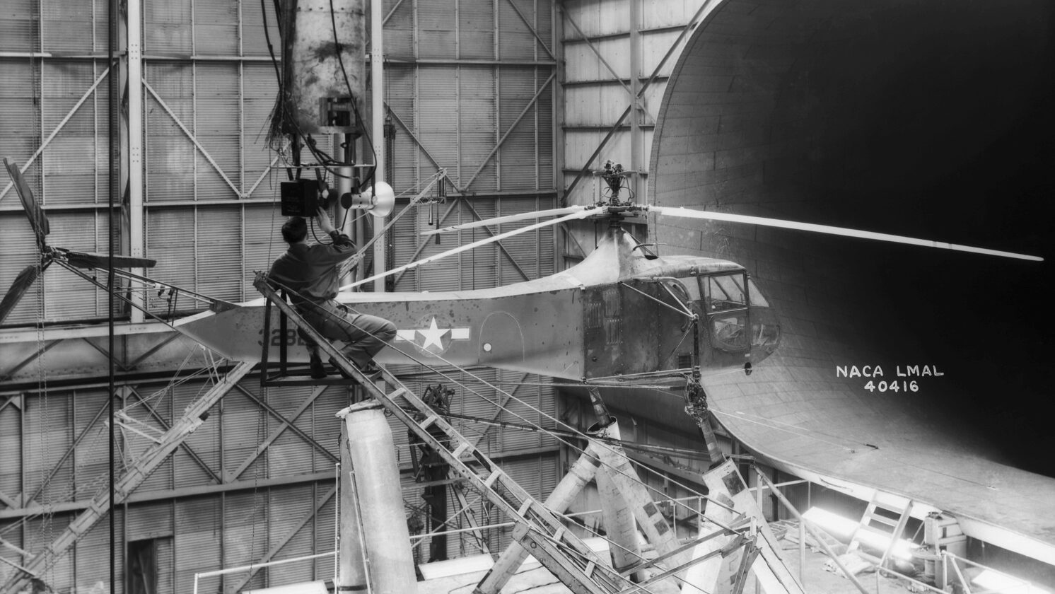 Sikorsky R-4 - the first serial manufactured helicopter in the USA