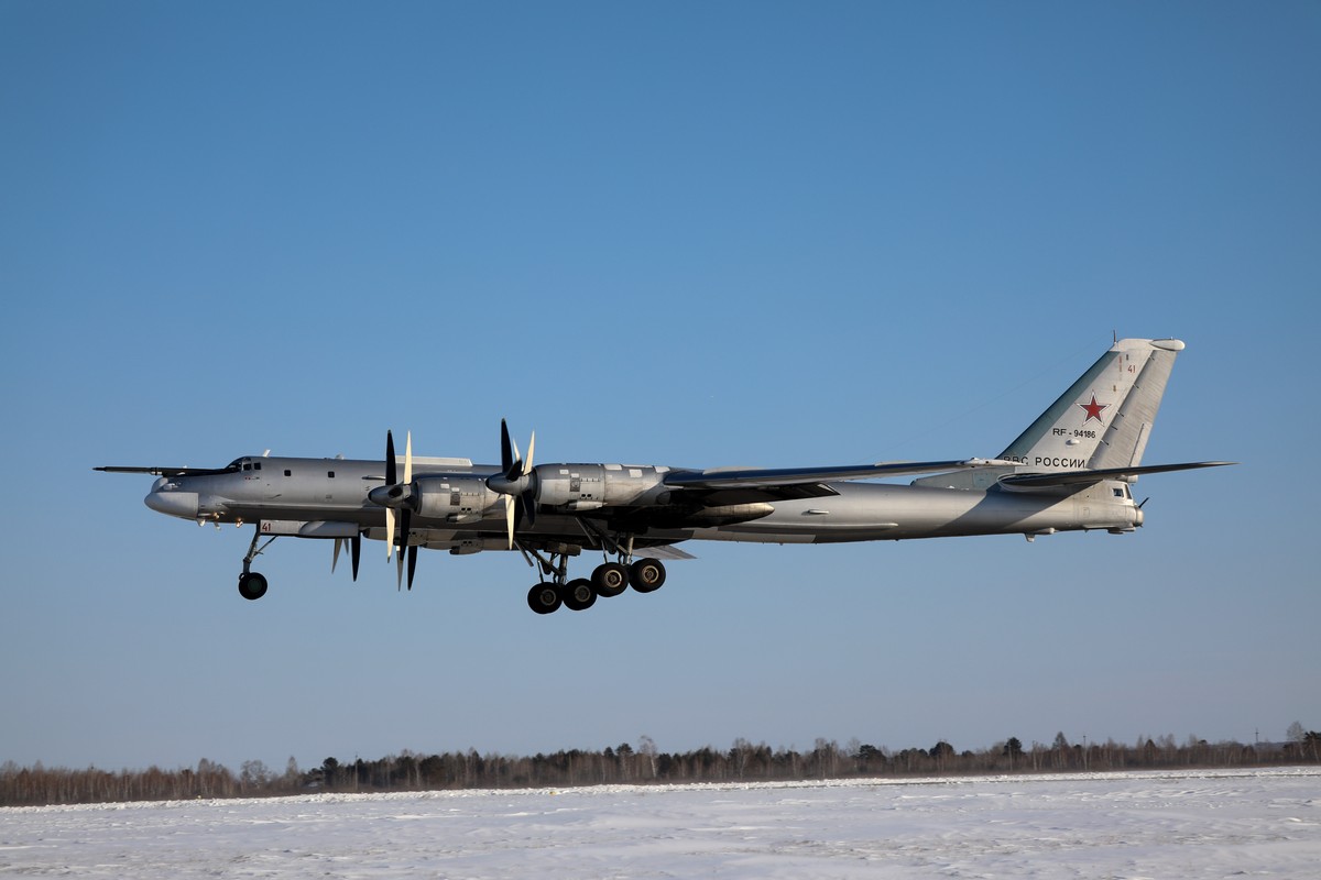 Refuelling the ´Bears´ over the Far East