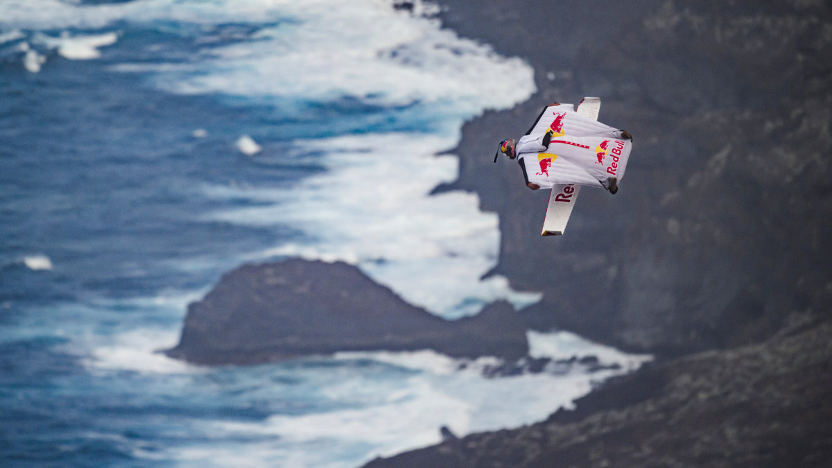 First ever wingsuit foil soaring flight with altitude gain